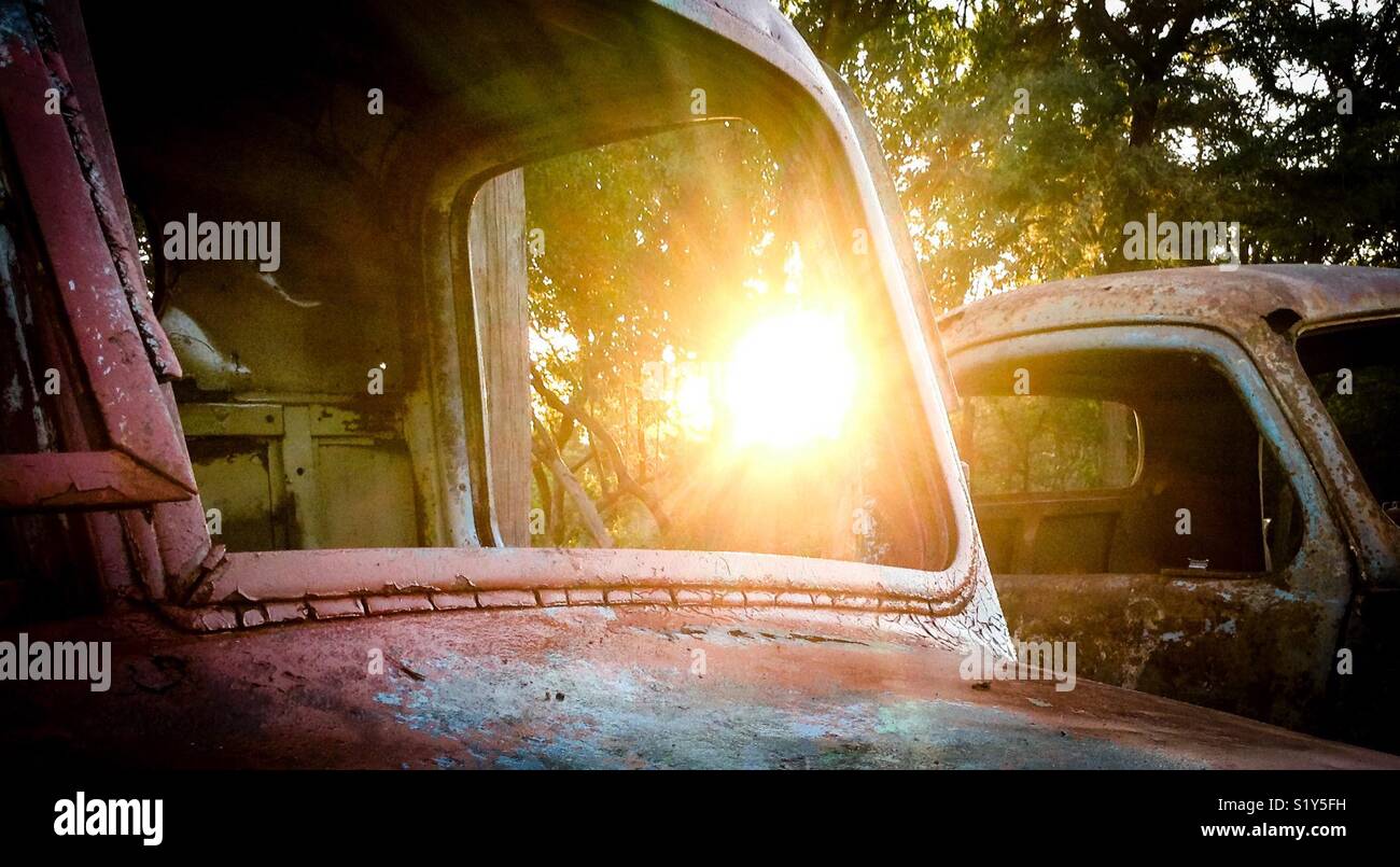 Sunset through car window hi-res stock photography and images - Alamy