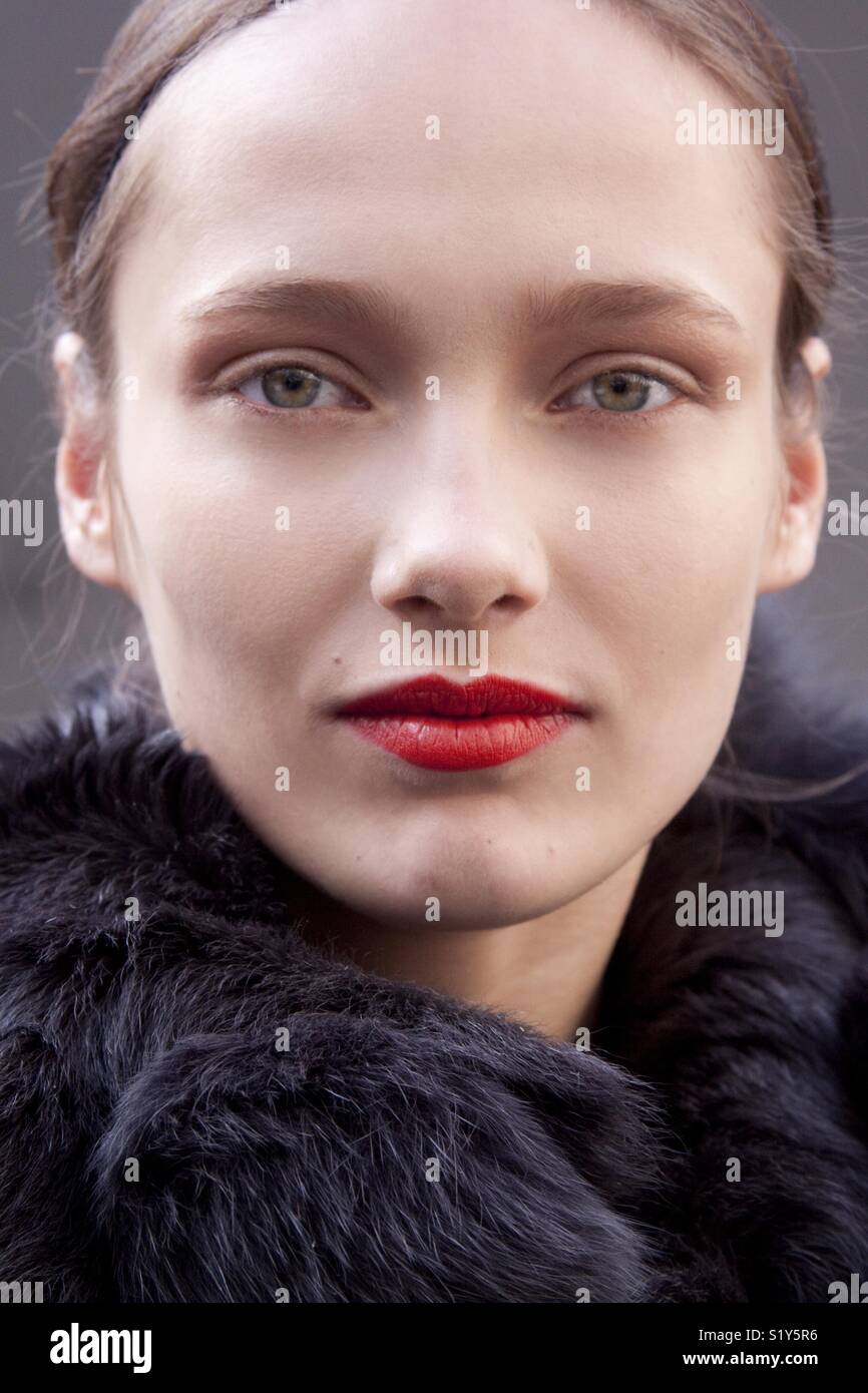 Beautiful glowing skin fashion model Stock Photo - Alamy