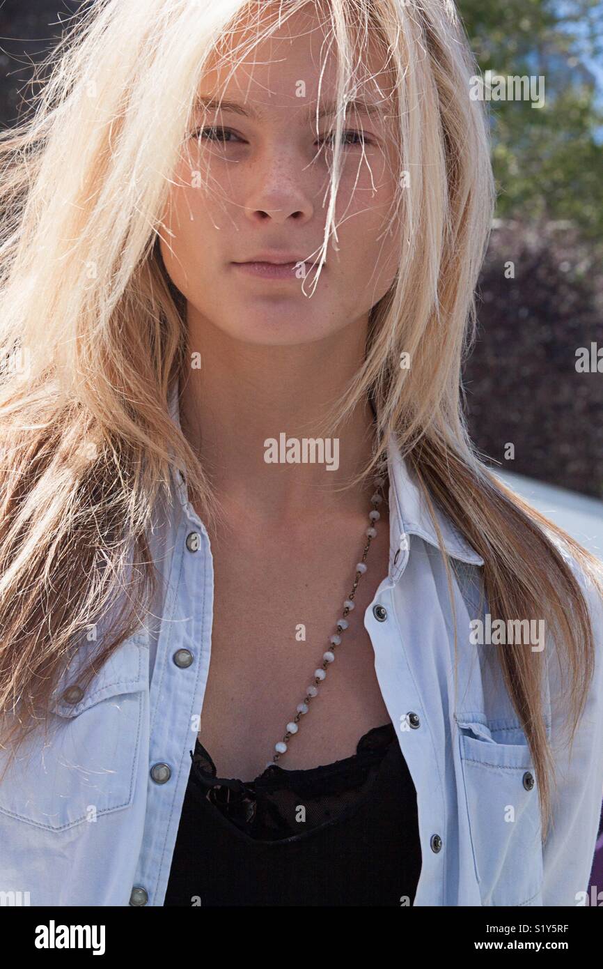 Beautiful glowing skin fashion model Stock Photo - Alamy