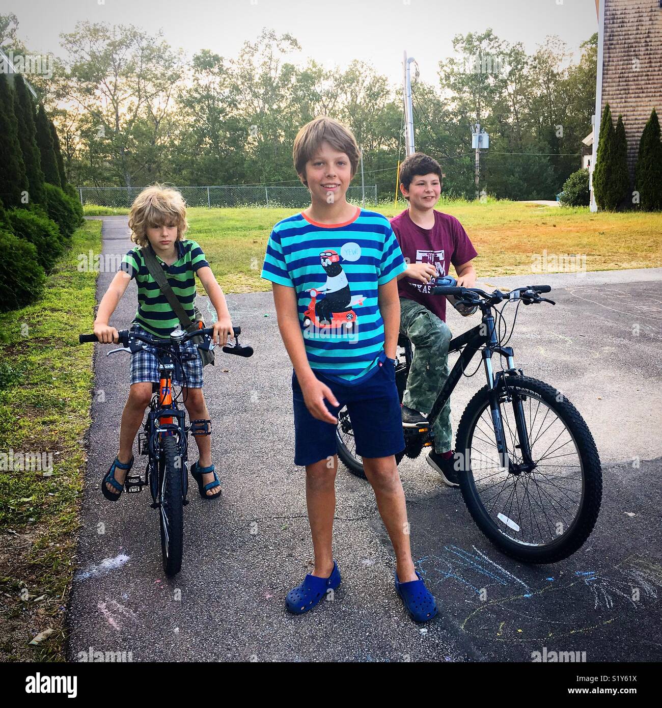 Boys with bikes hi-res stock photography and images - Alamy