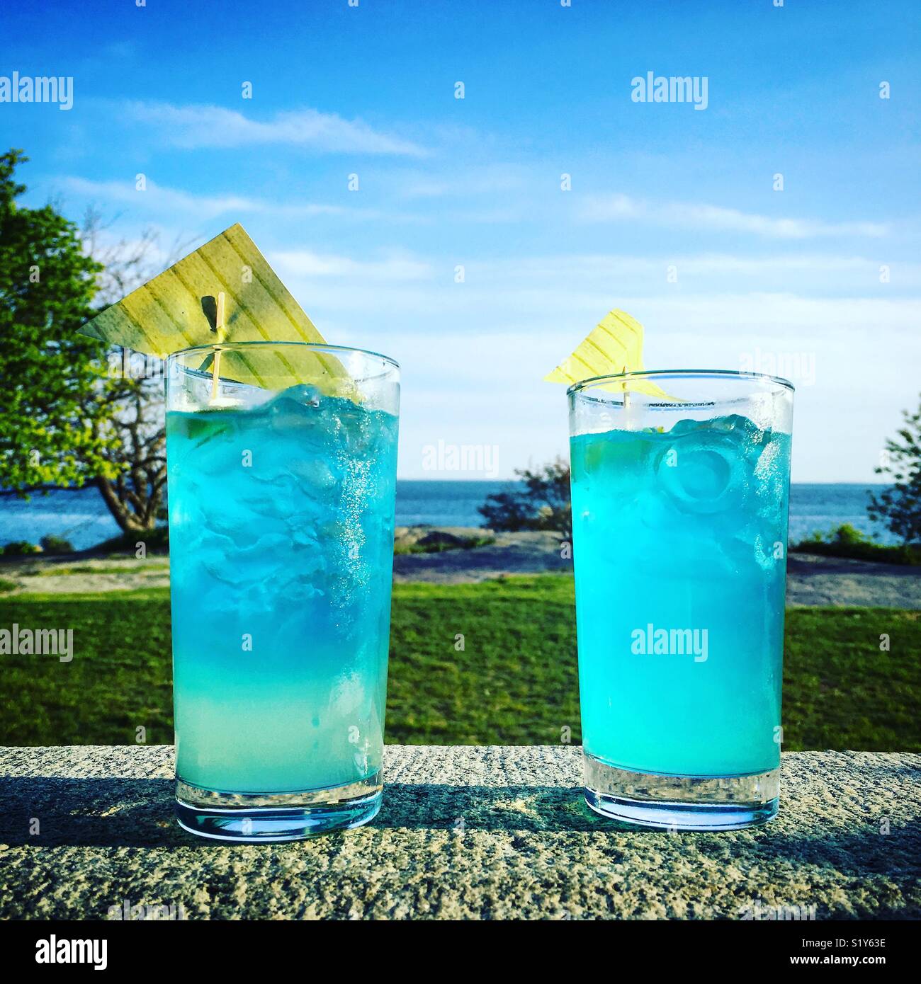 Blue cocktails hi-res stock photography and images - Alamy