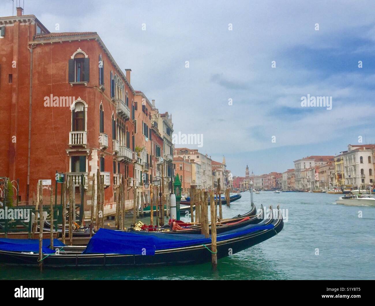 Gondola moorings on the grand canal hi-res stock photography and images ...