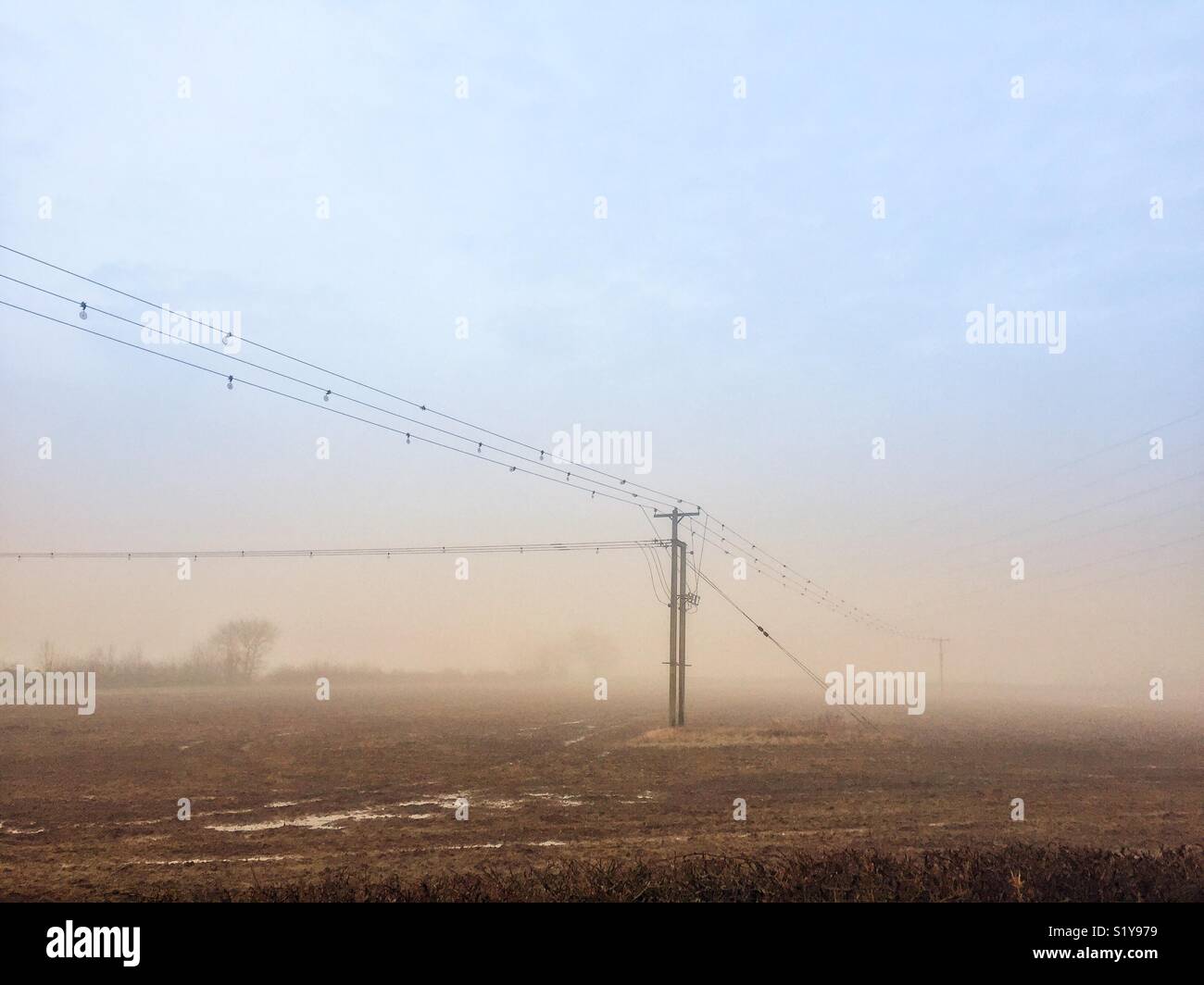 Overhead lines hi-res stock photography and images - Alamy