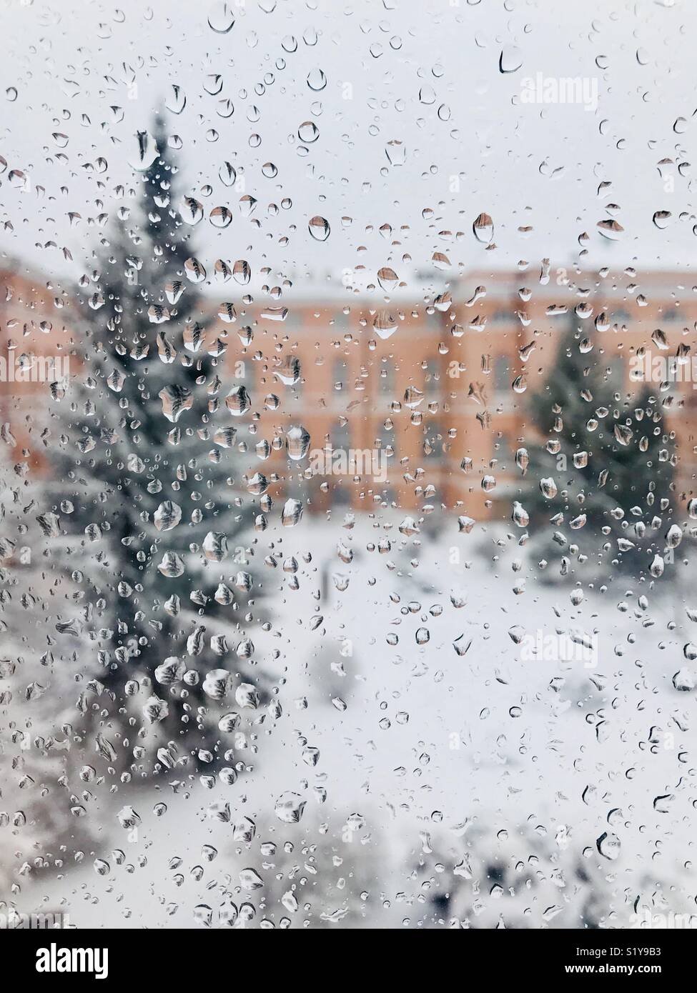 Water drop building hi-res stock photography and images - Alamy