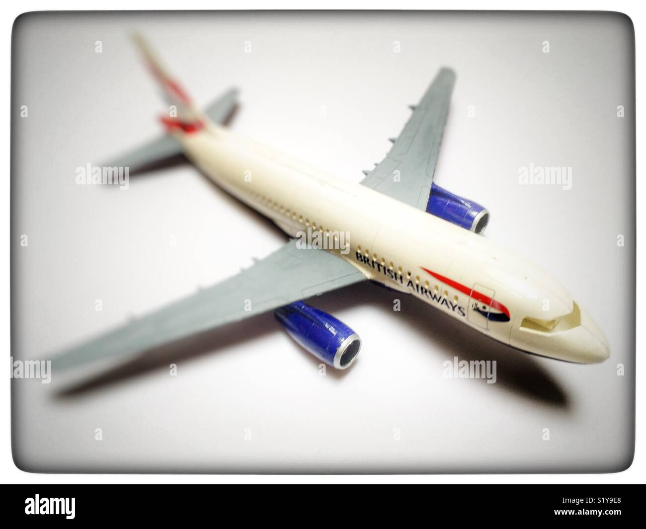Revell 1:144 scale Airbus A319 British Airways model aircraft Stock ...