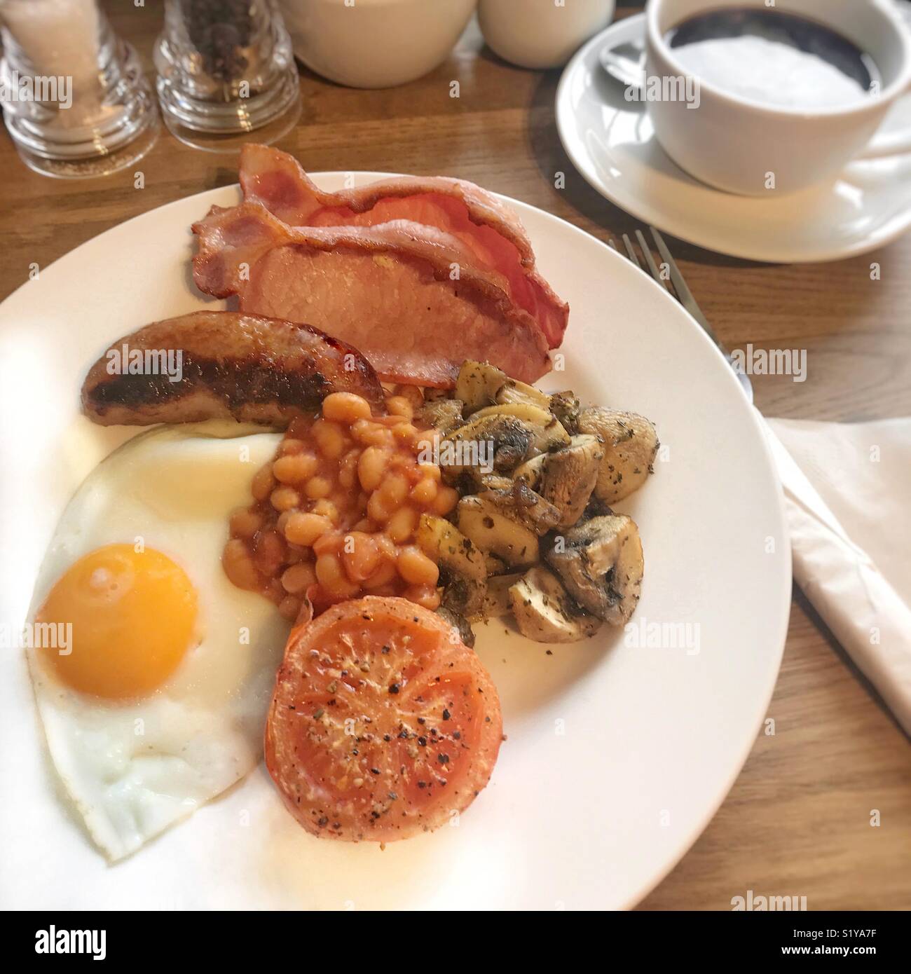 Full english breakfast plate hi-res stock photography and images - Alamy