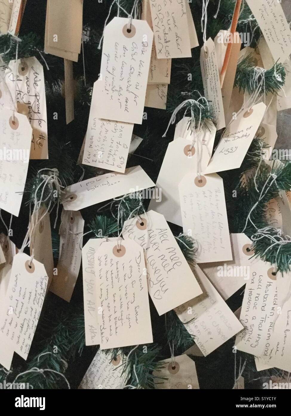 Luggage labels with messages hi-res stock photography and images - Alamy