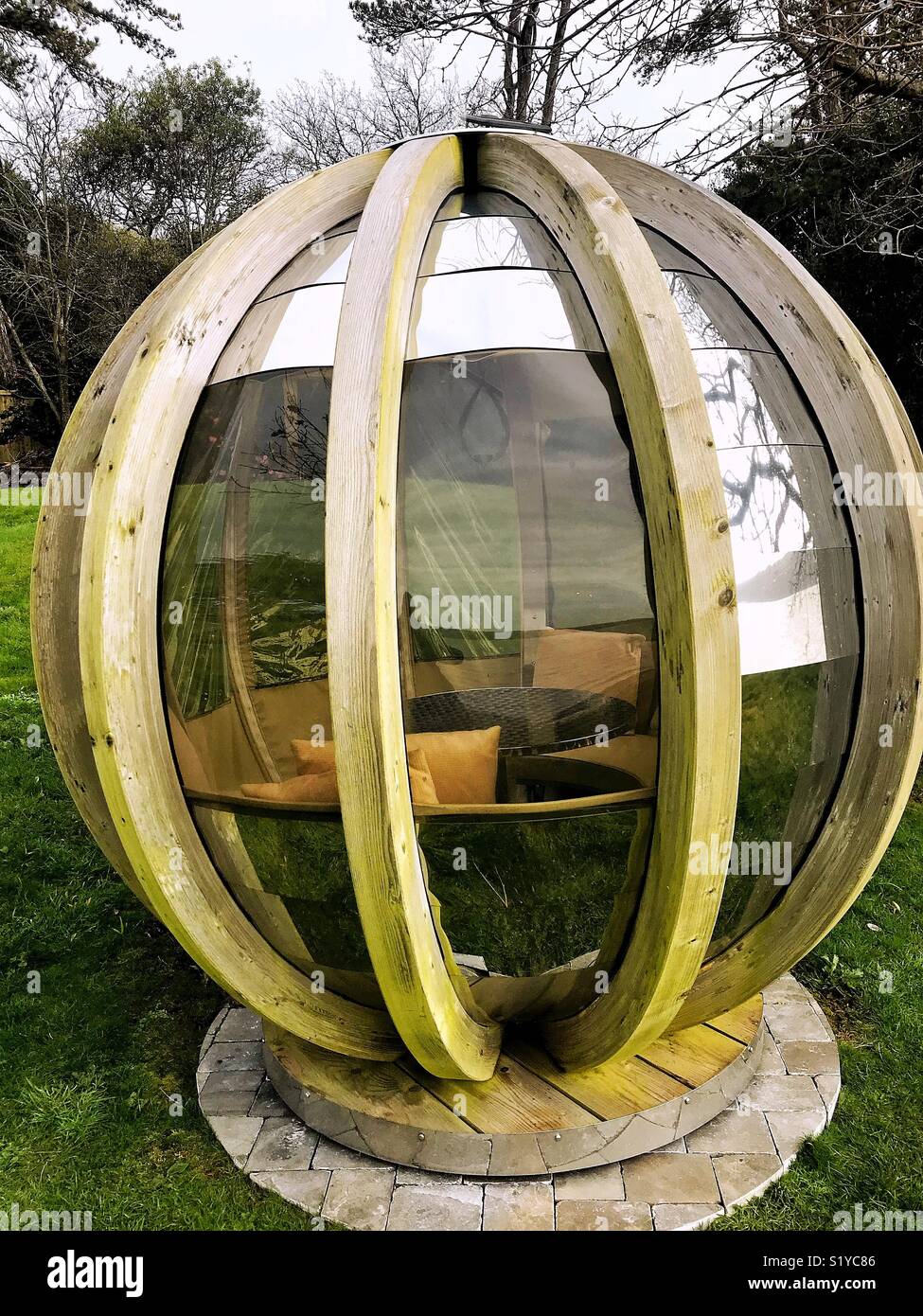 Globe sit hi-res stock photography and images - Alamy