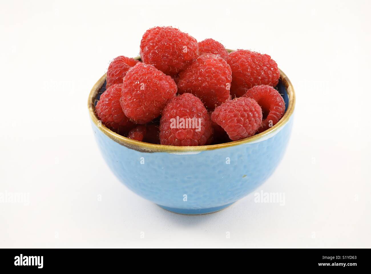 A Small Bowl of Raspberries Stock Photo - Alamy
