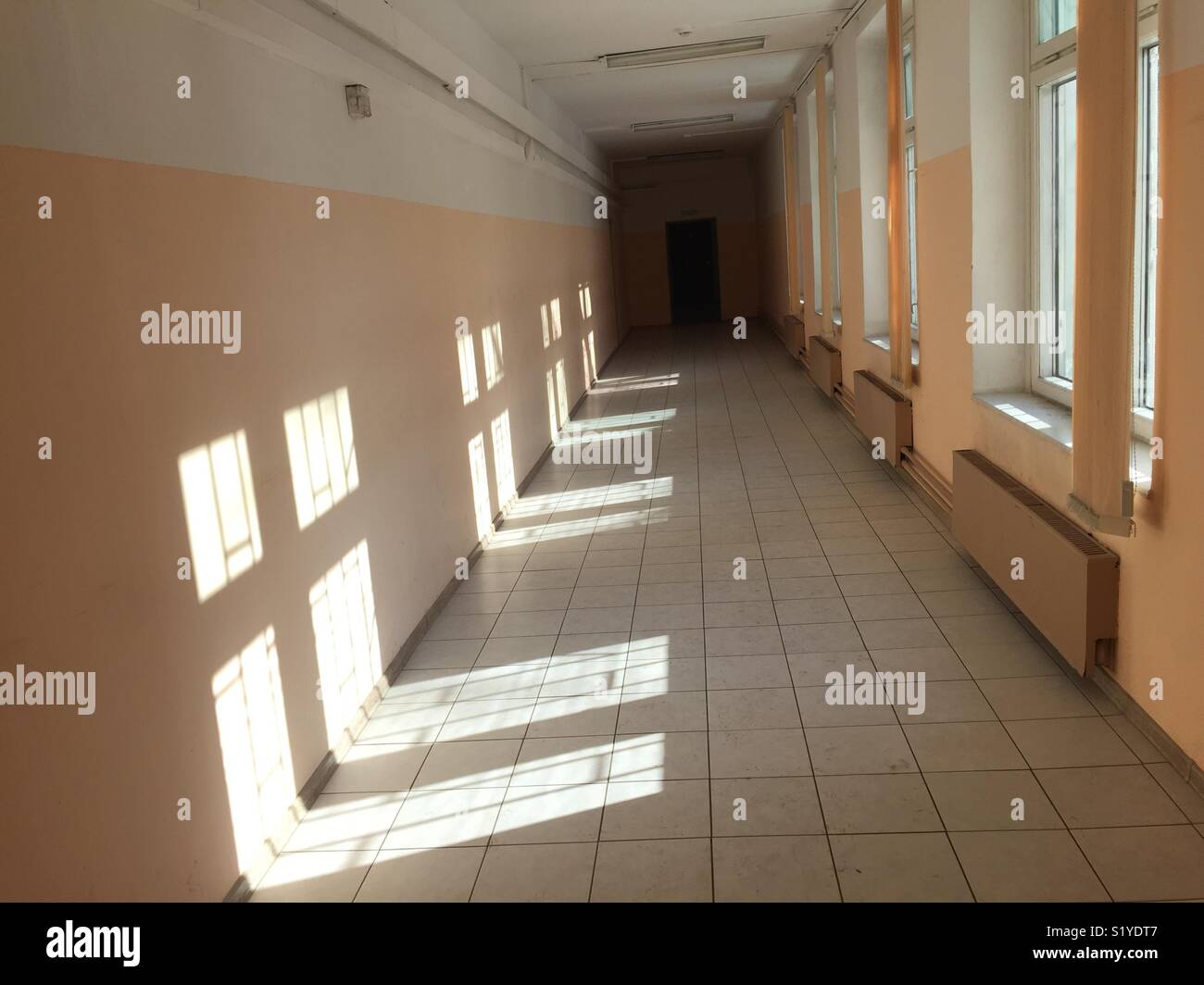 Corridor tunnel hi-res stock photography and images - Alamy
