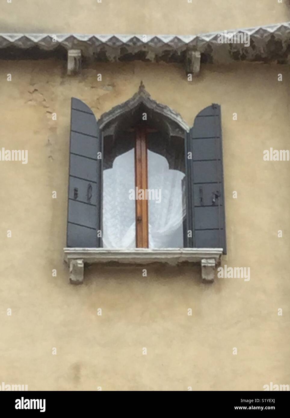 Moorish style window hi-res stock photography and images - Alamy