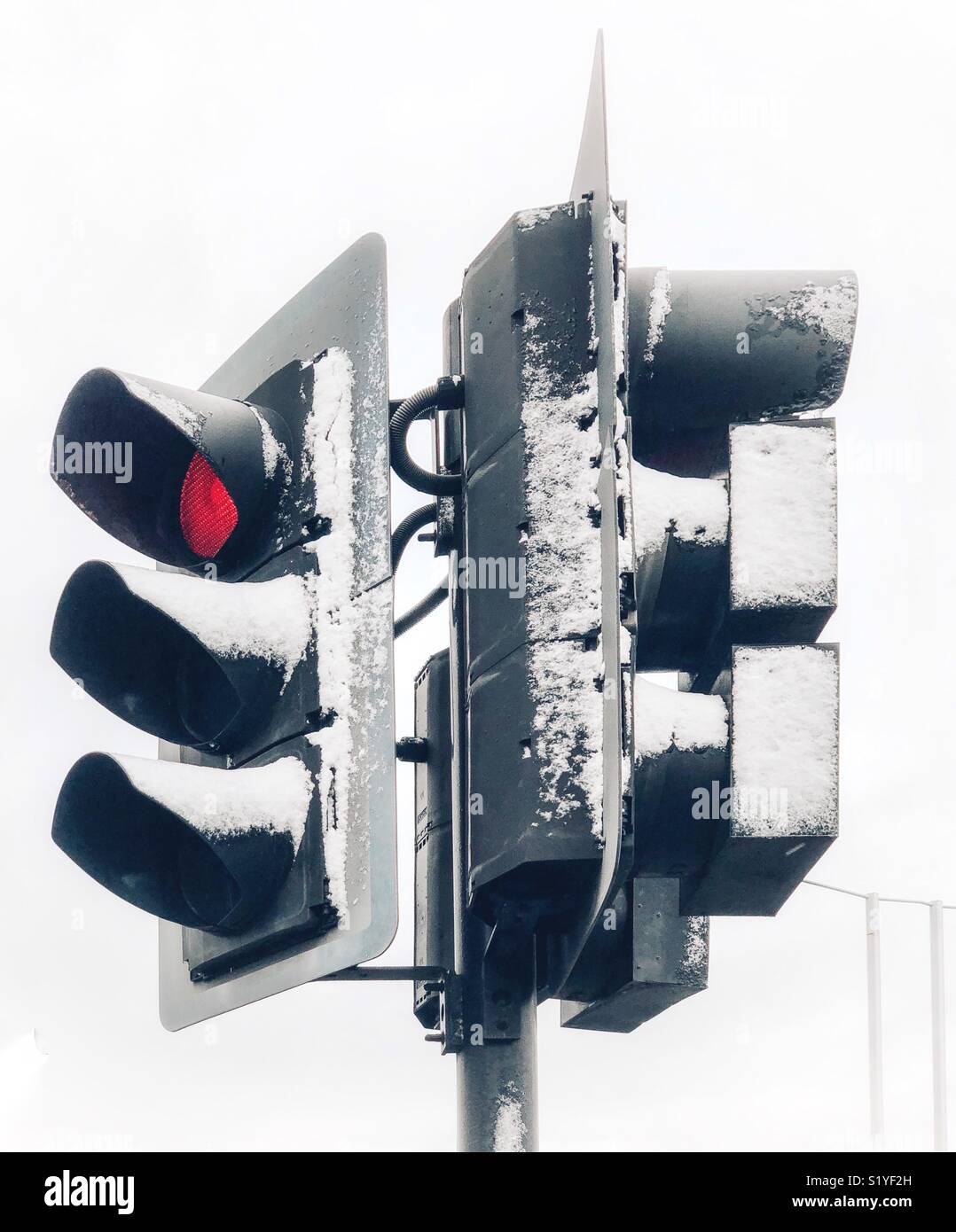 Snow on traffic lights Stock Photo - Alamy