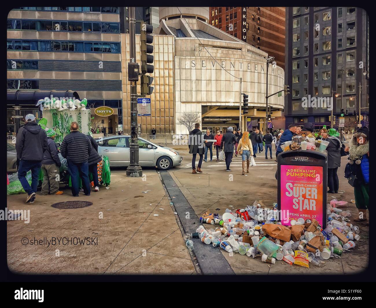 Downtown garbage hi-res stock photography and images - Alamy