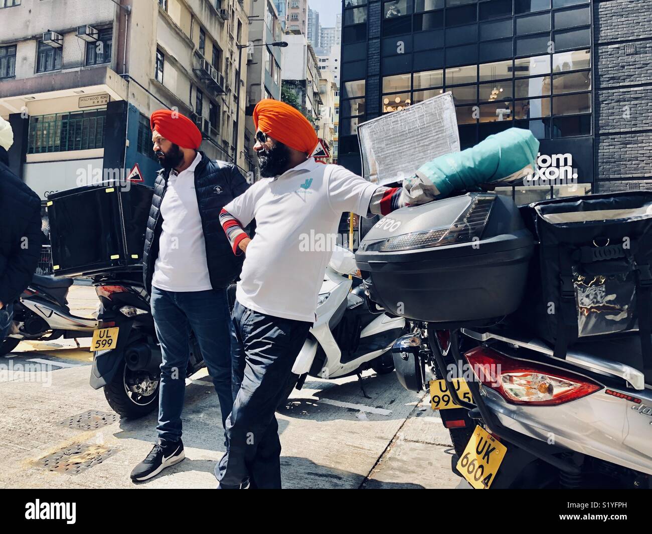 Food delivery drivers hi-res stock photography and images - Alamy