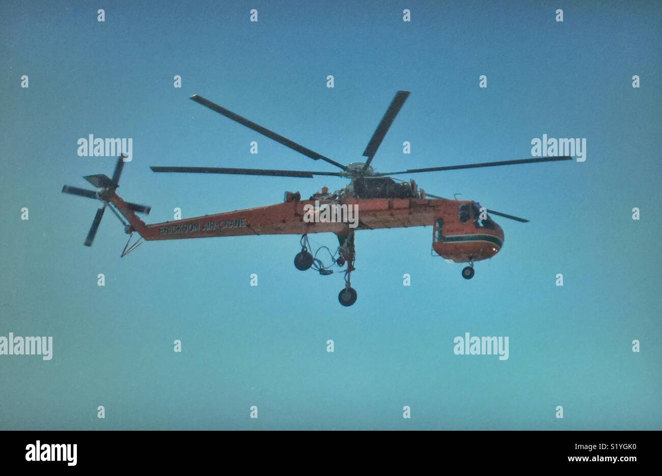 Helicopter crane flying Stock Photo - Alamy