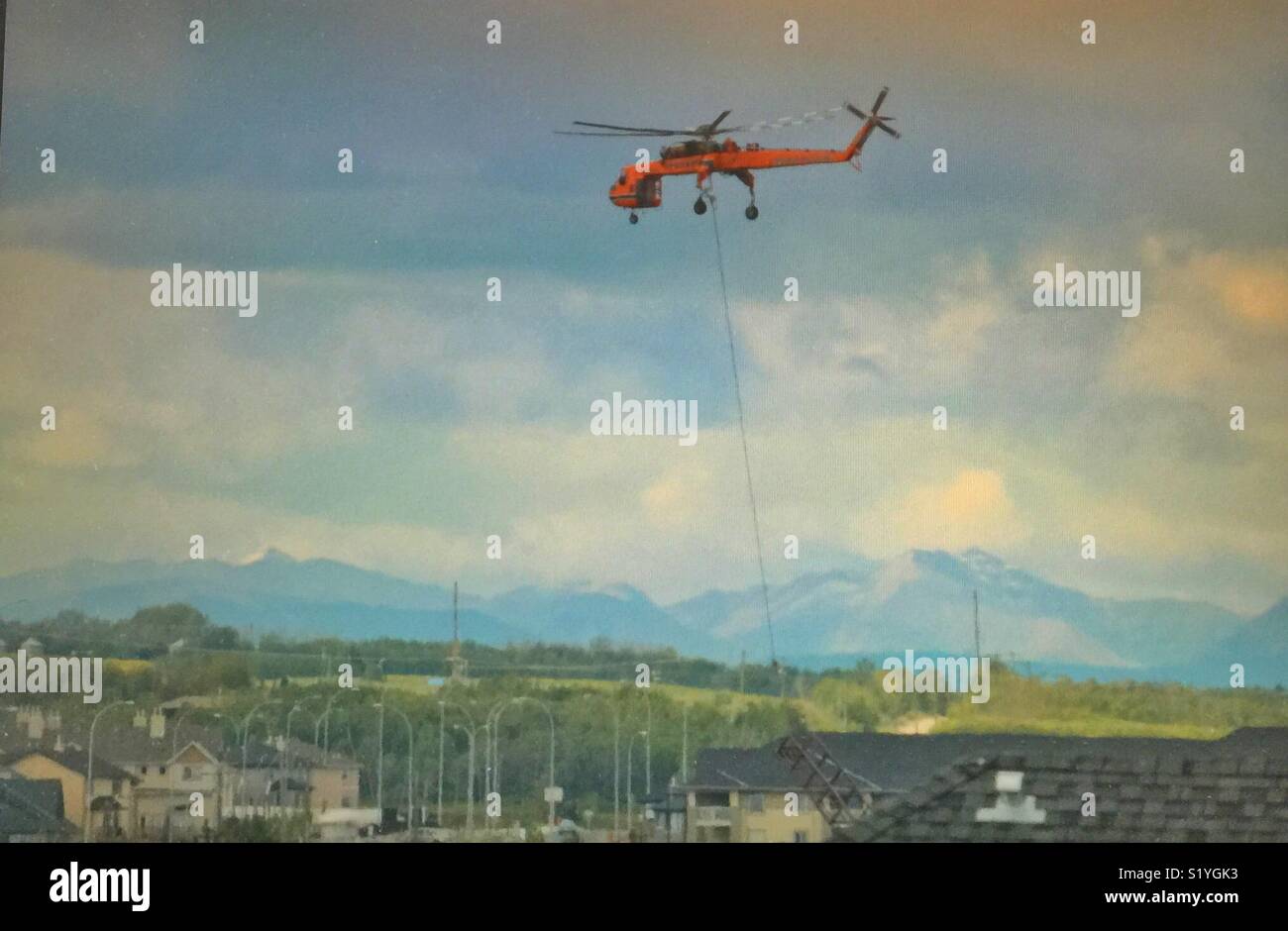 Helicopter crane flying Stock Photo - Alamy