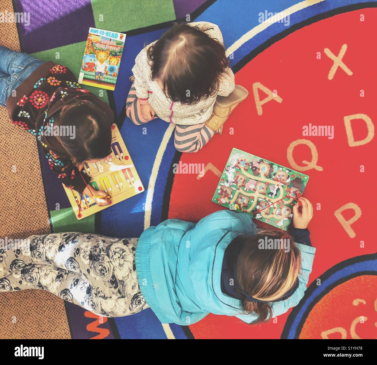 Three girls view hi-res stock photography and images - Alamy