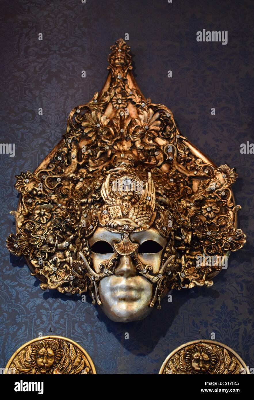 Venetian mask hi-res stock photography and images - Alamy