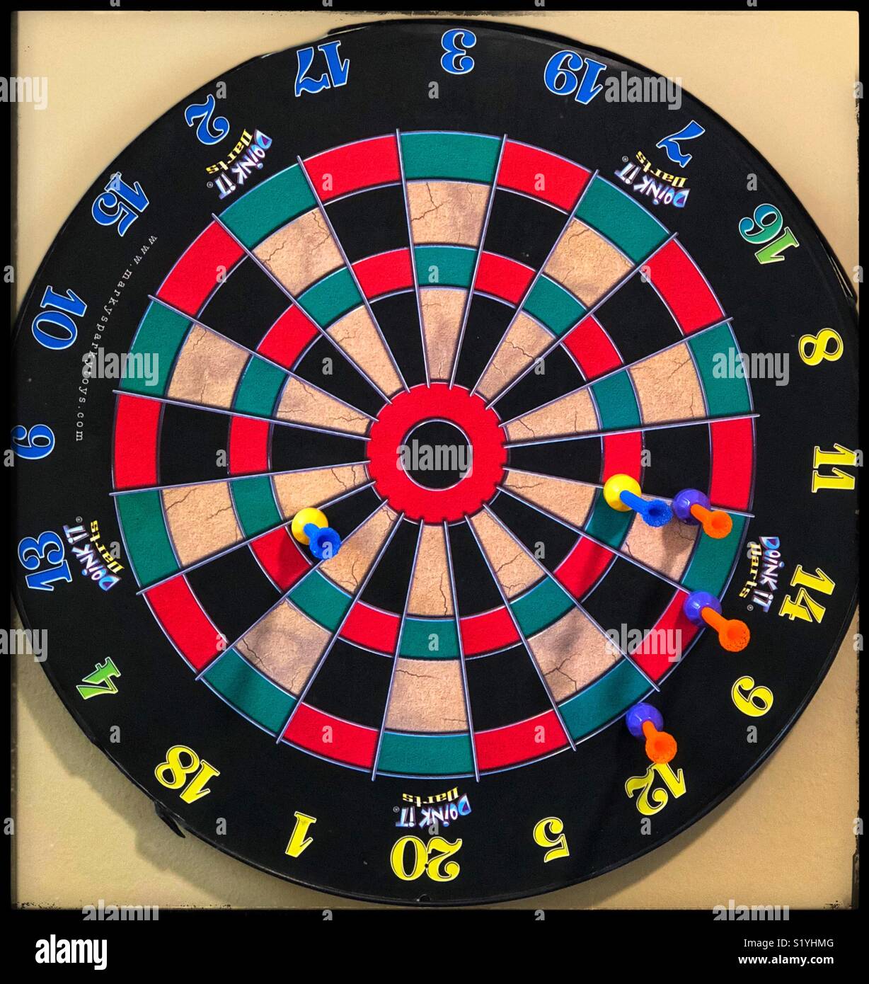 Playing darts hi-res stock photography and images - Alamy
