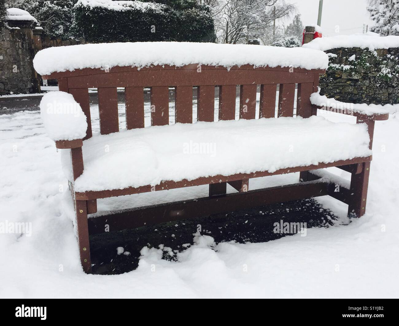 Covered bench hi-res stock photography and images - Alamy