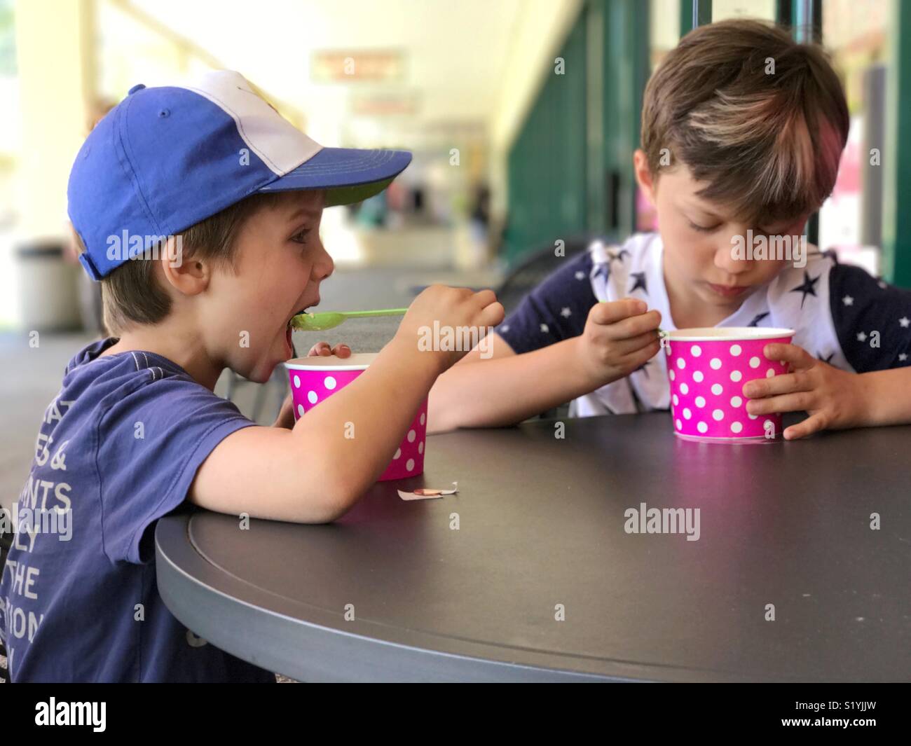 Froyo hi-res stock photography and images - Alamy