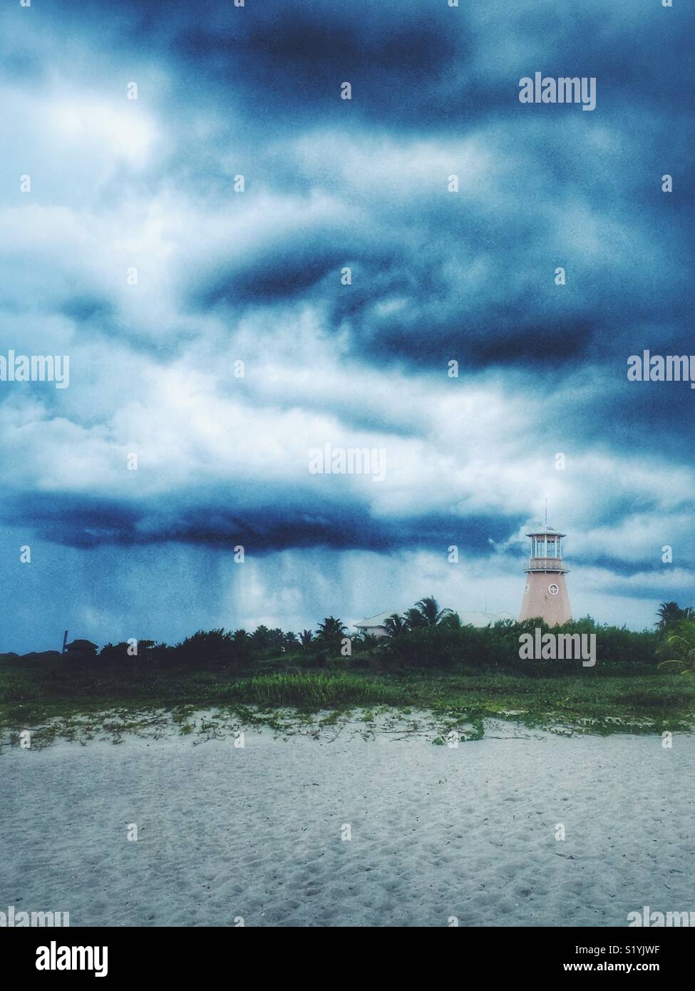 Incoming stormy clouds hi-res stock photography and images - Alamy
