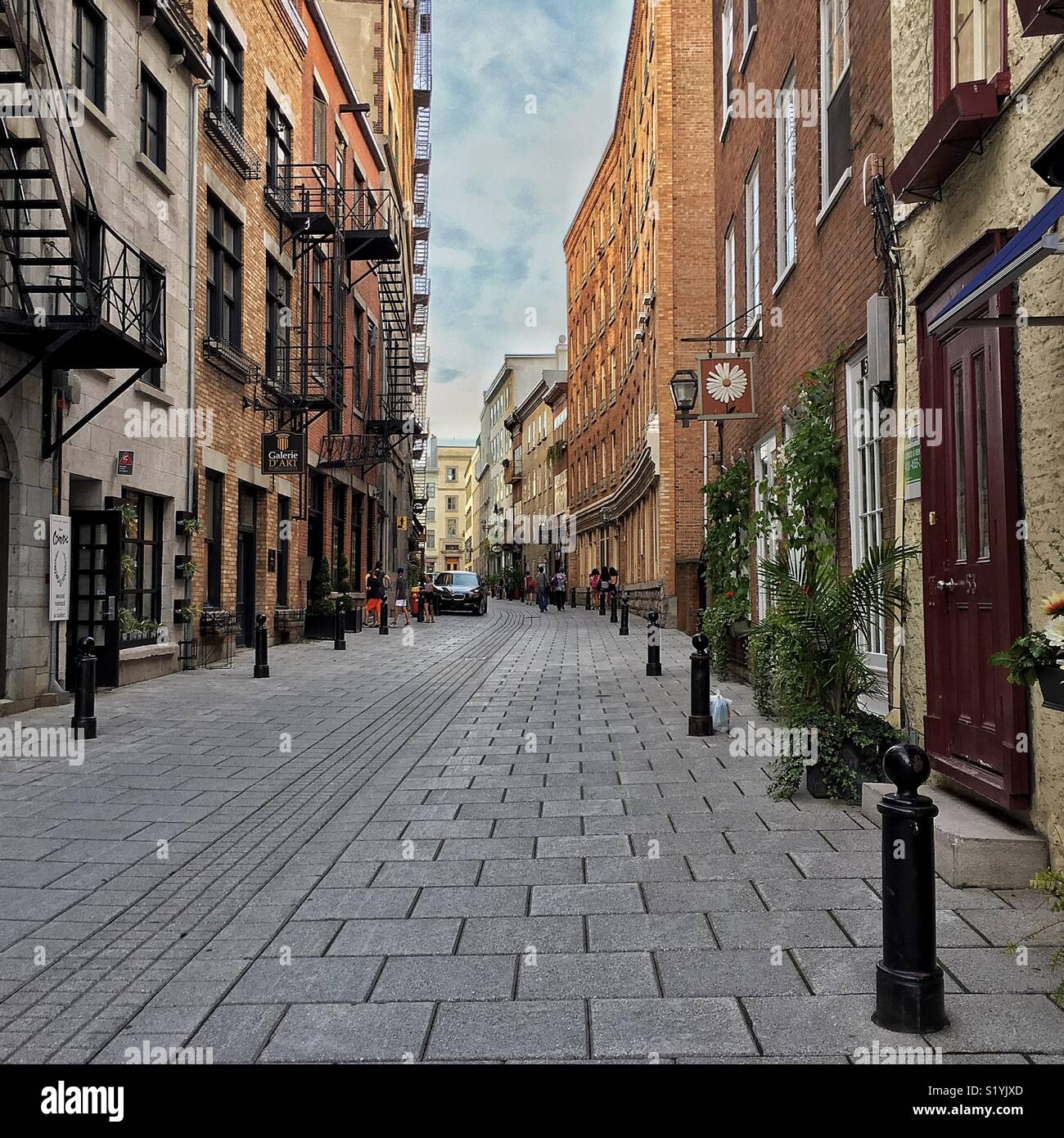 Cobblestone city hi-res stock photography and images - Alamy