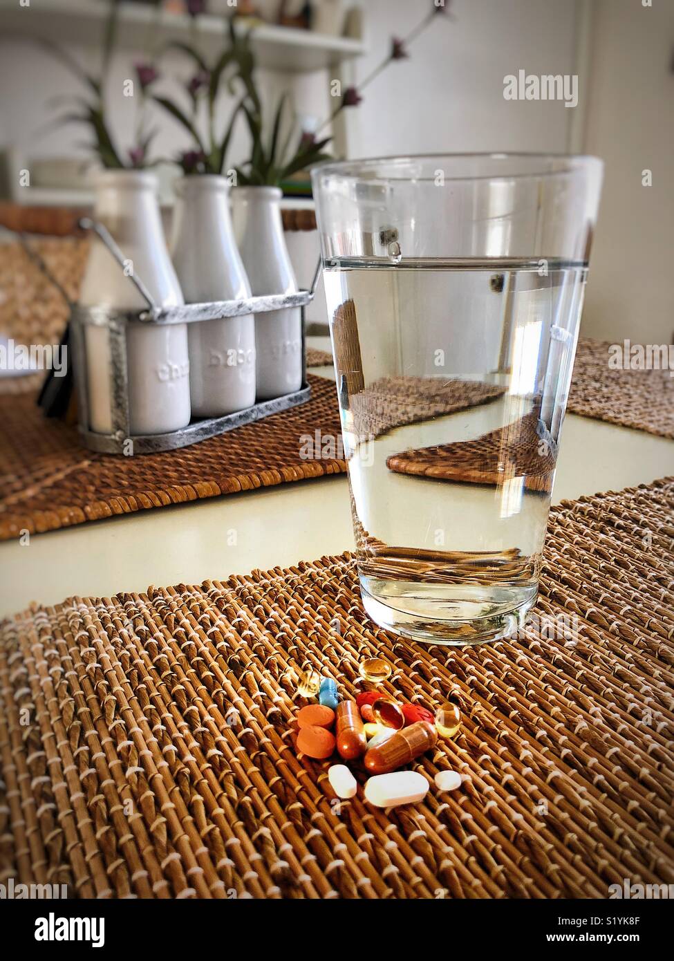 Pill popper hi-res stock photography and images - Alamy