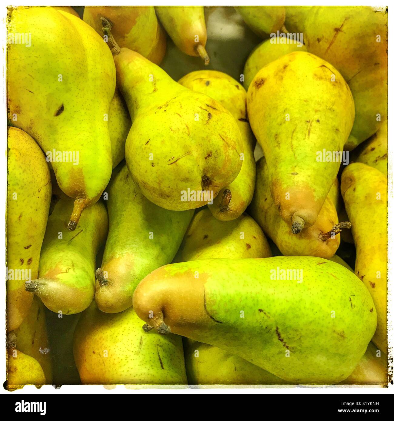Pears in supermarket Stock Photo - Alamy