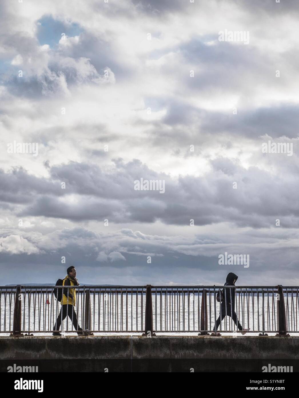 Walking at the seafront hi-res stock photography and images - Alamy