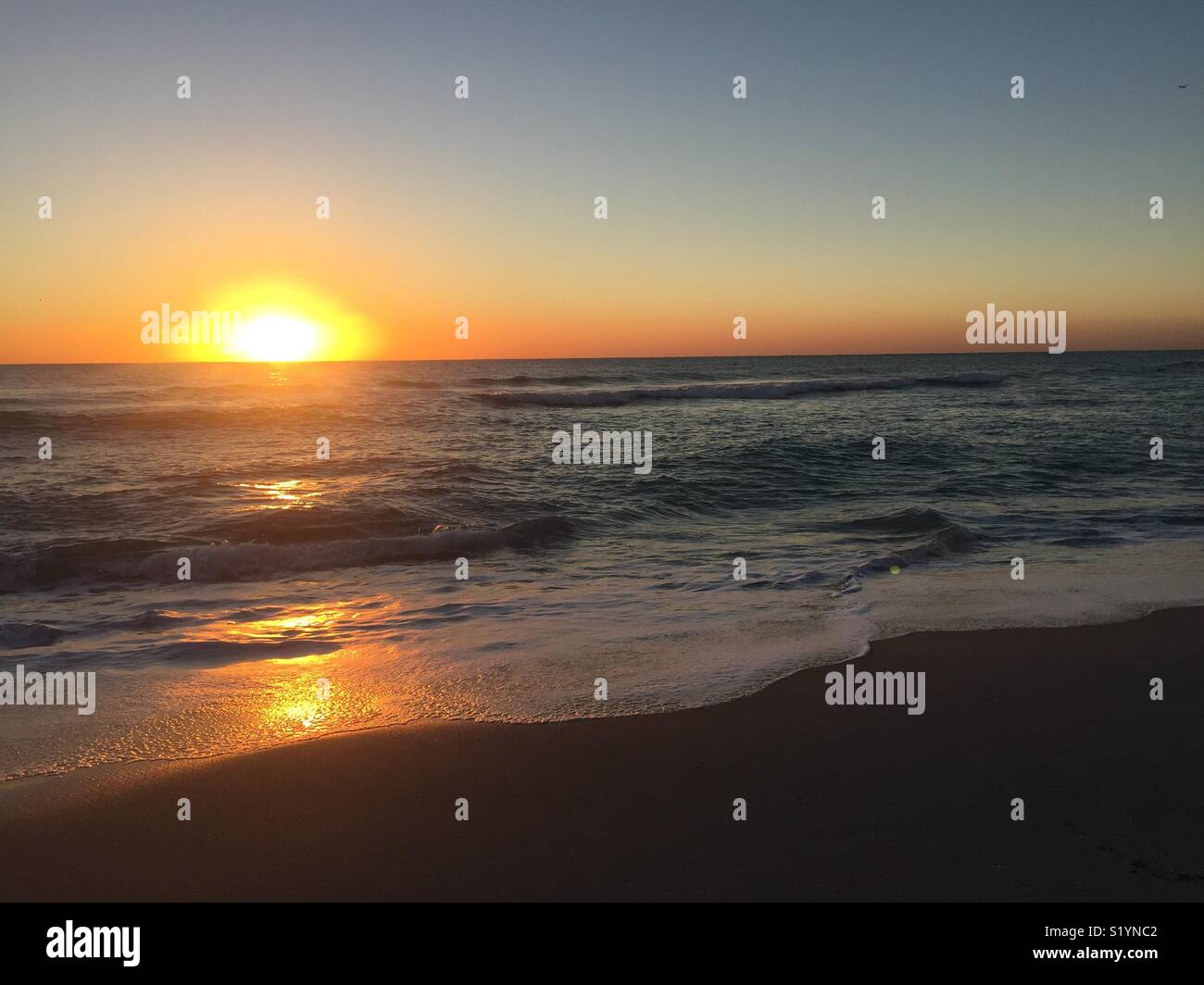 Rising from the ocean hi-res stock photography and images - Alamy