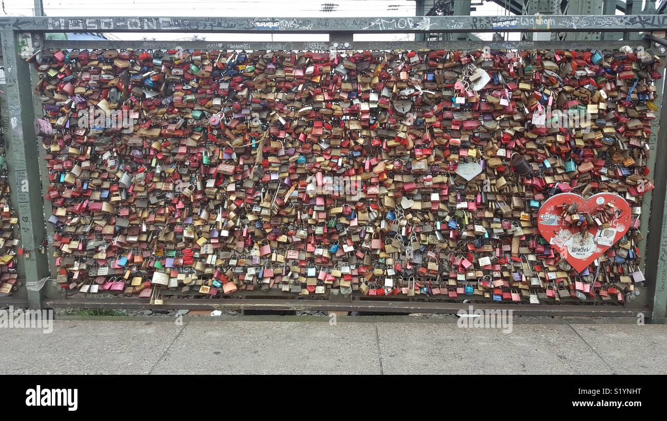 Bridge lovelocks hi-res stock photography and images - Alamy