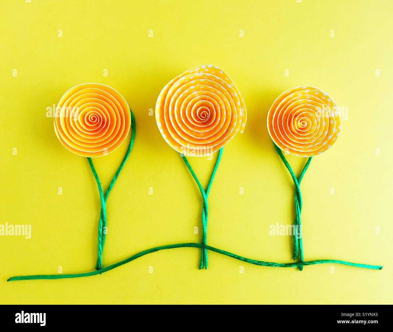 How to make paper flowers hi-res stock photography and images - Alamy