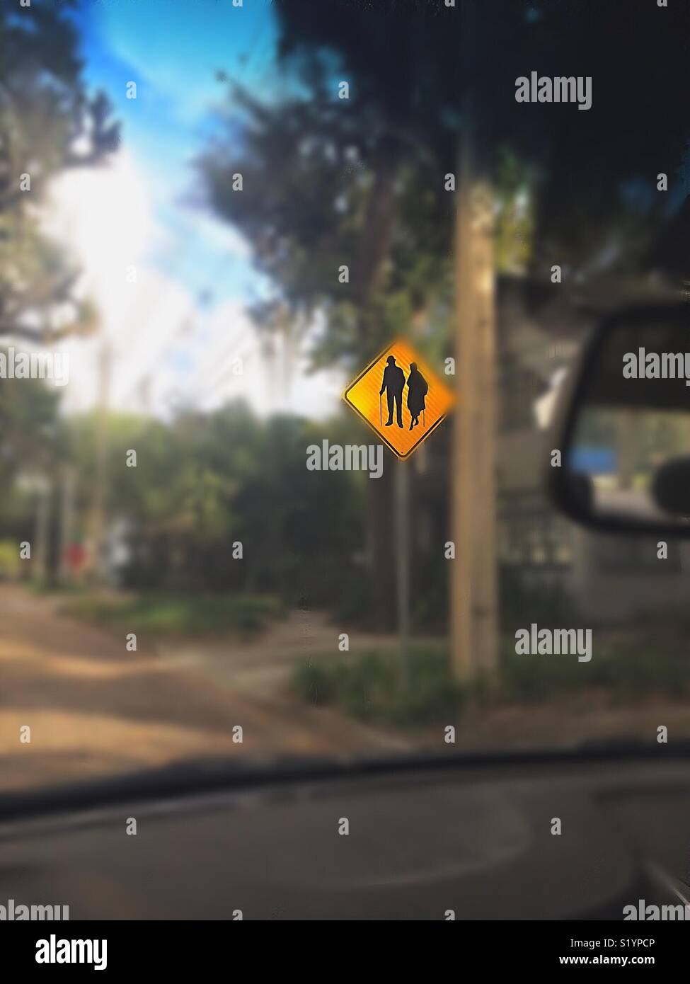 Senior citizen crossing sign hi-res stock photography and images - Alamy