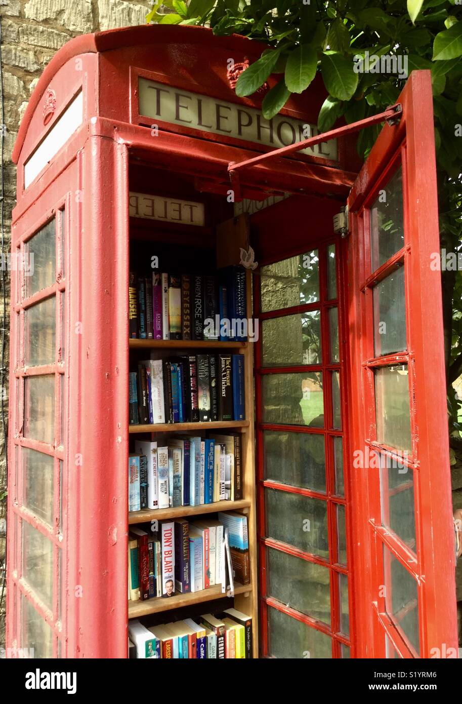 Telephone box library hi-res stock photography and images - Alamy