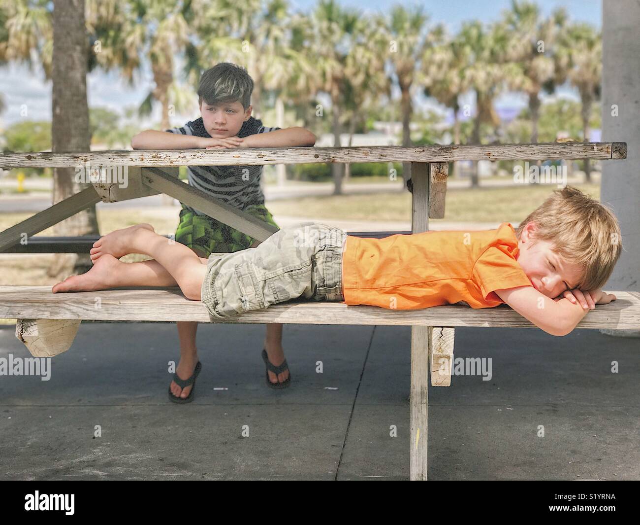 Hanging out with kids hi-res stock photography and images - Alamy