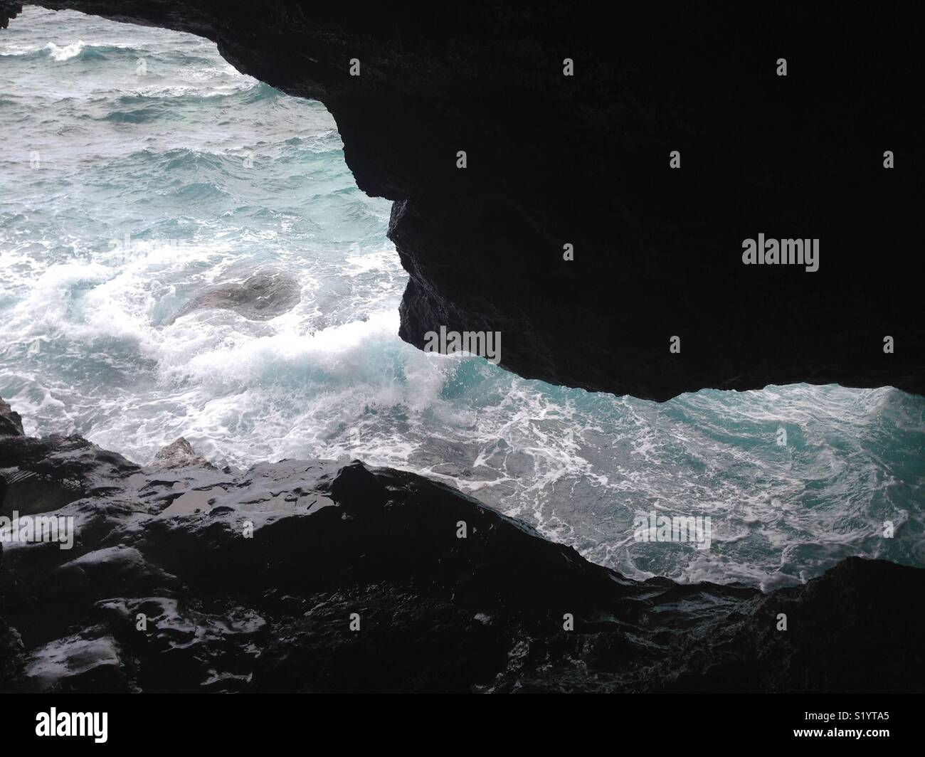 Wave cave hi-res stock photography and images - Alamy