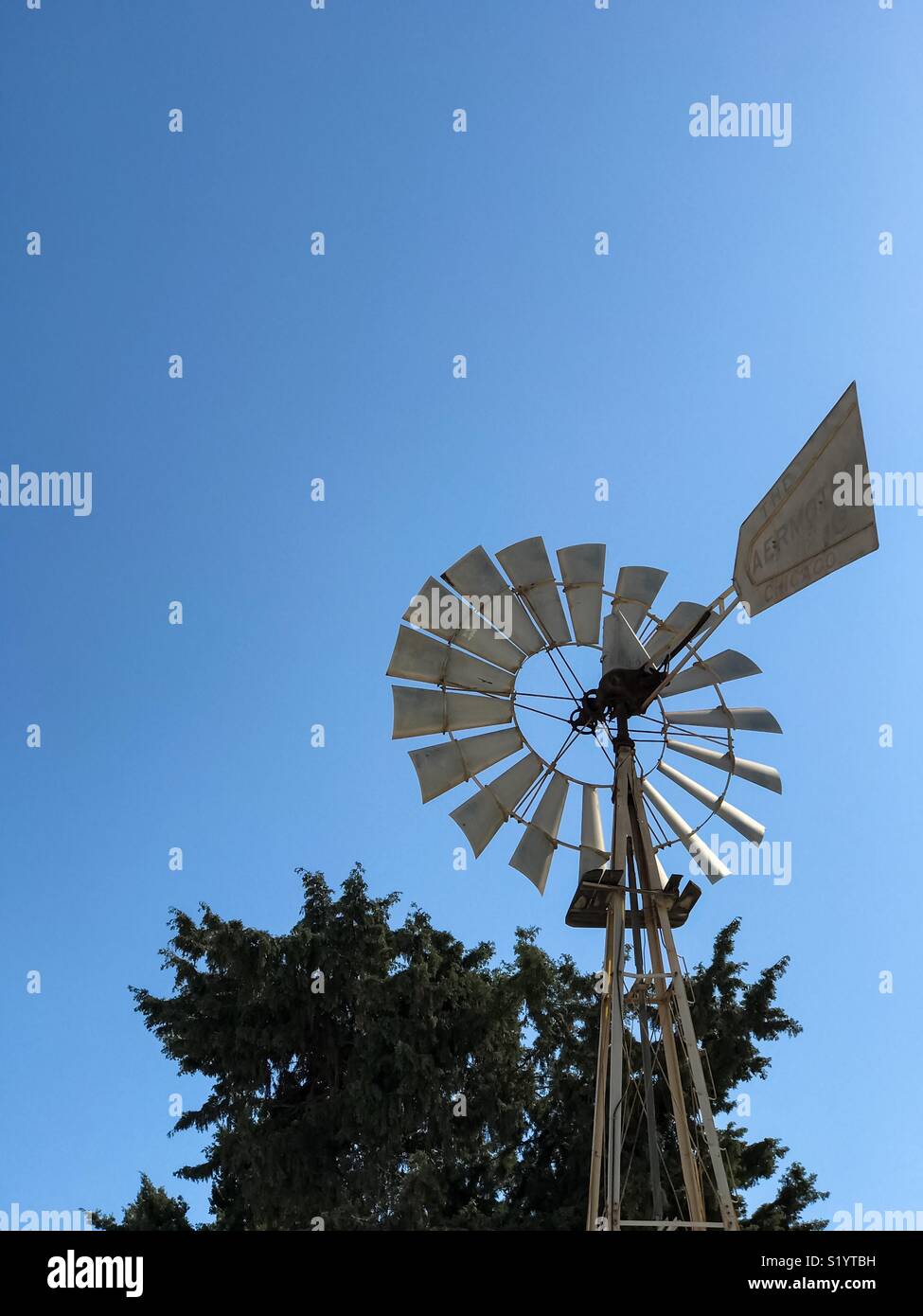 Old wind mill spin hi-res stock photography and images - Alamy