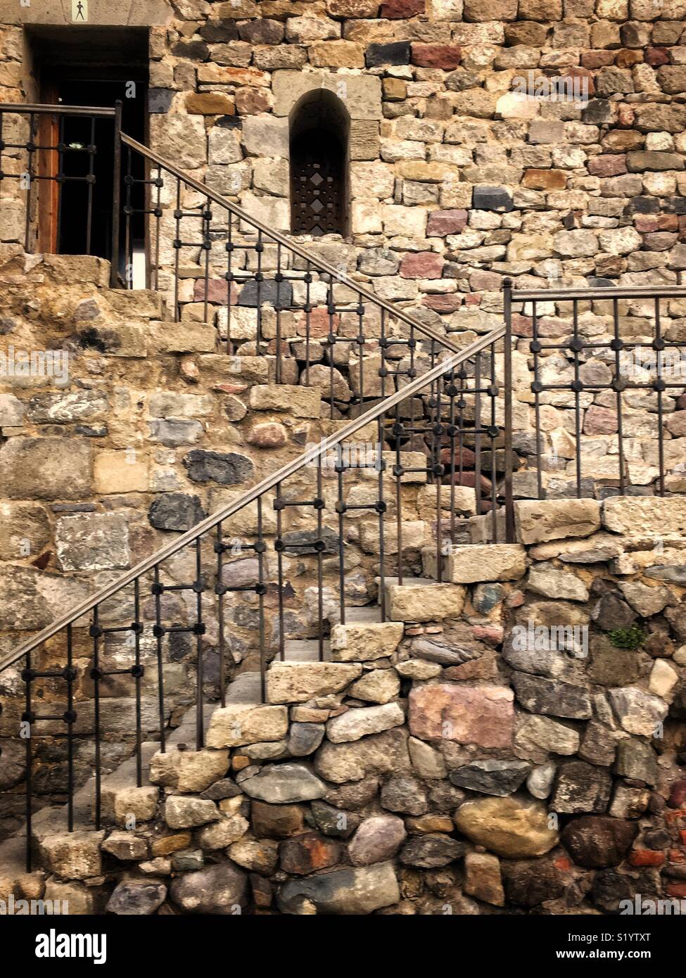 Railings stone wall hi-res stock photography and images - Alamy
