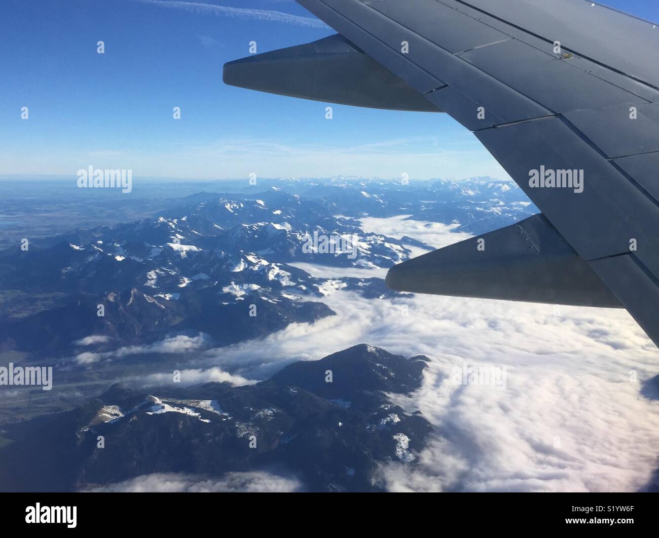 Airplane wing top view hi-res stock photography and images - Alamy