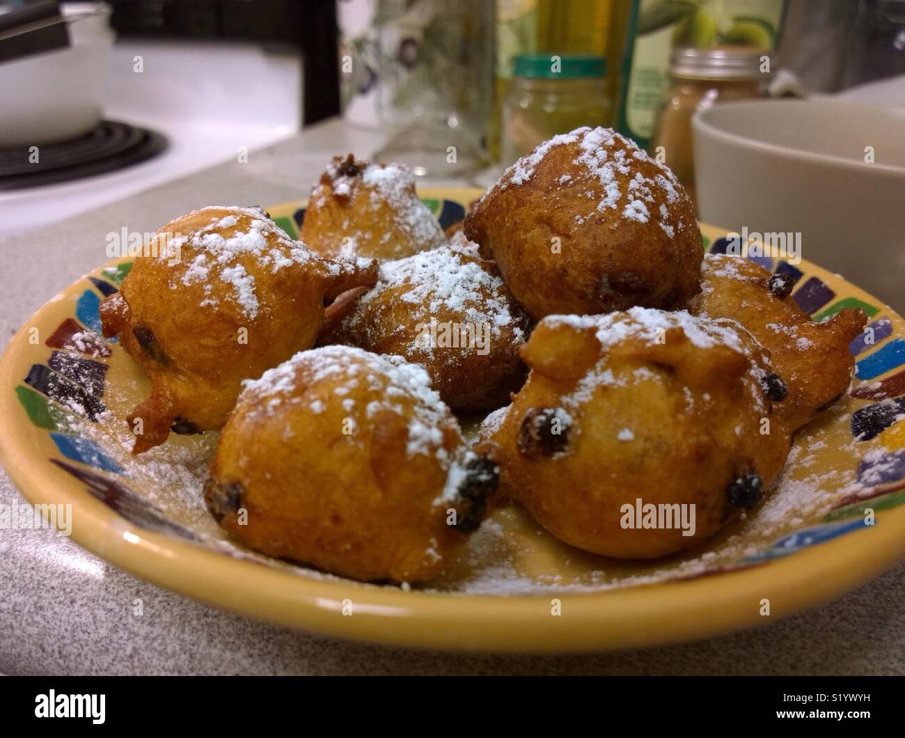 Oliebollen hi-res stock photography and images - Alamy