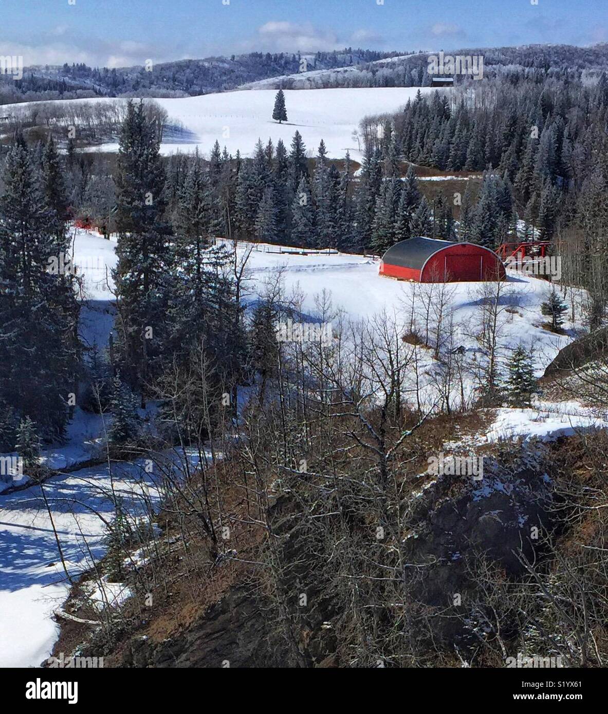Red canadian barn hi-res stock photography and images - Alamy