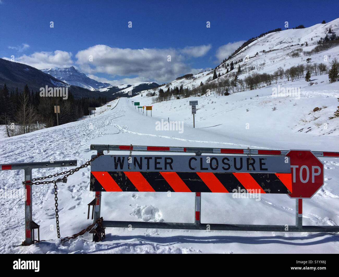 Closed winter hi-res stock photography and images - Alamy