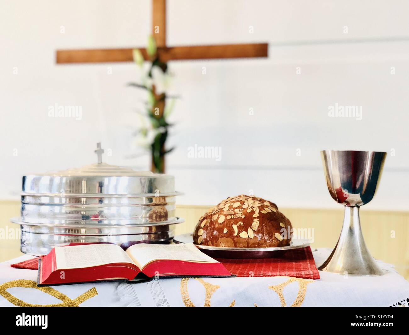 Communion cups hi-res stock photography and images - Alamy