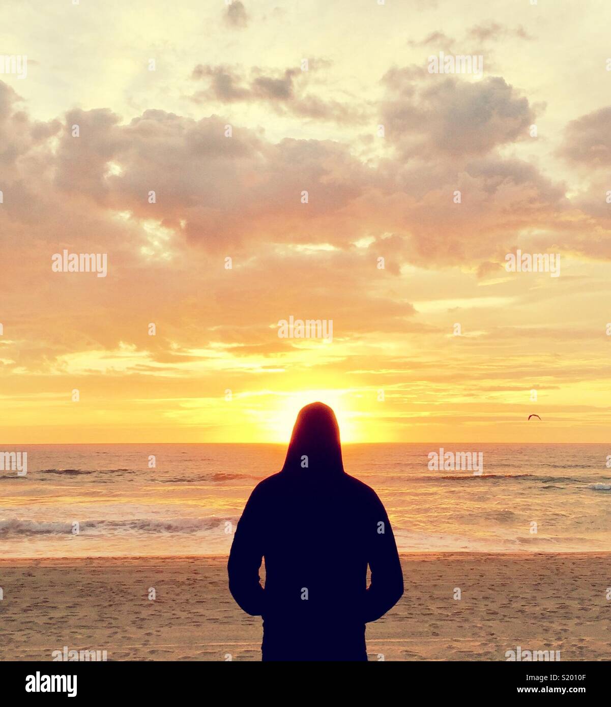 Sunrise and silhouette hi-res stock photography and images - Alamy