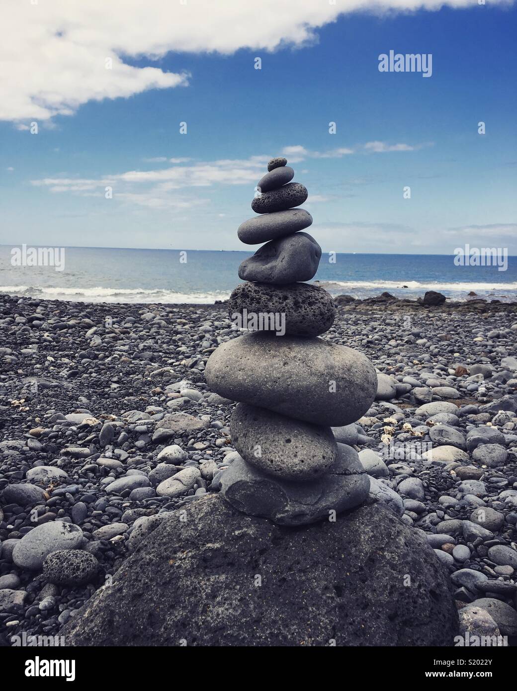 Rock sculpture on beach hi-res stock photography and images - Alamy