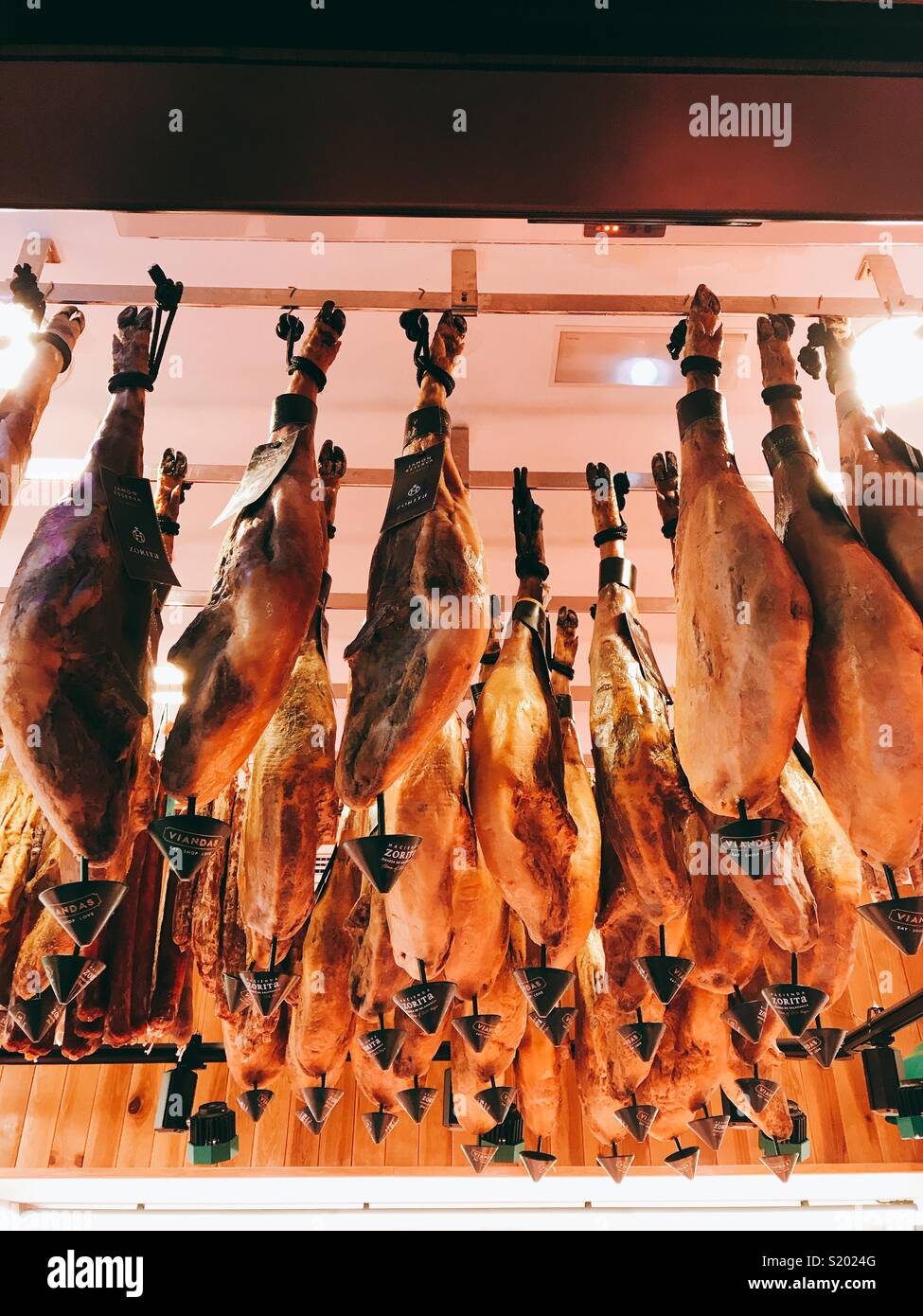Hams hanging from ceiling hi-res stock photography and images - Alamy