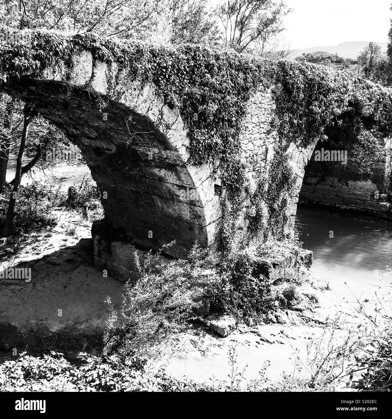 Stone bridge art hi-res stock photography and images - Alamy
