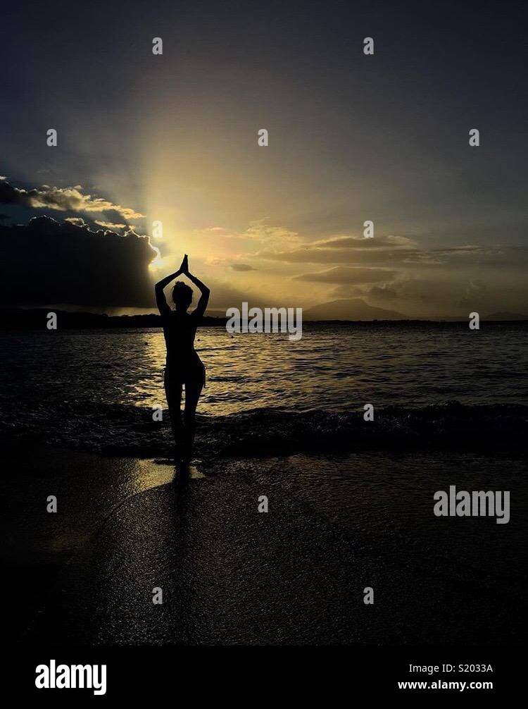 Yoga sea hi-res stock photography and images - Alamy