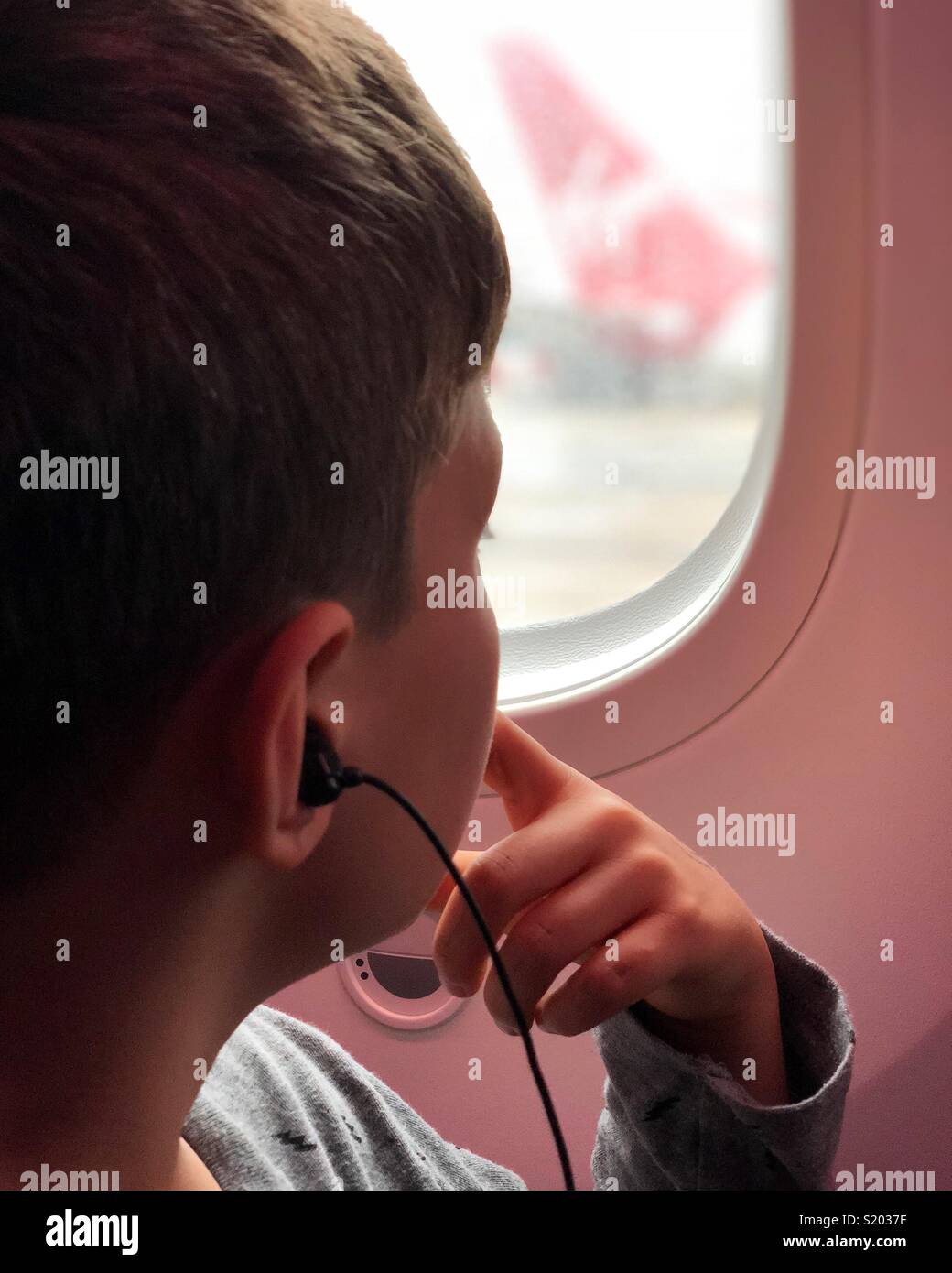Kids airplane hi-res stock photography and images - Alamy
